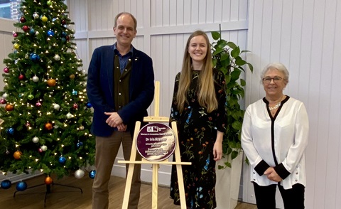 Purple plaque honours Southampton graduate’s pioneering achievements